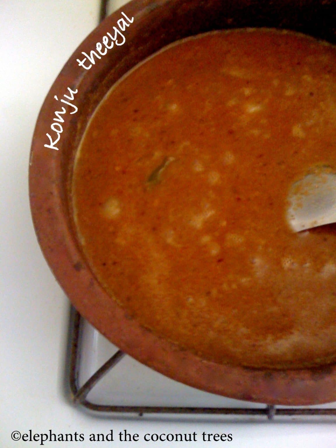 Nadan konju theeyal / Chemmeen theeyal / Shrimp in coconut & tamarind ...